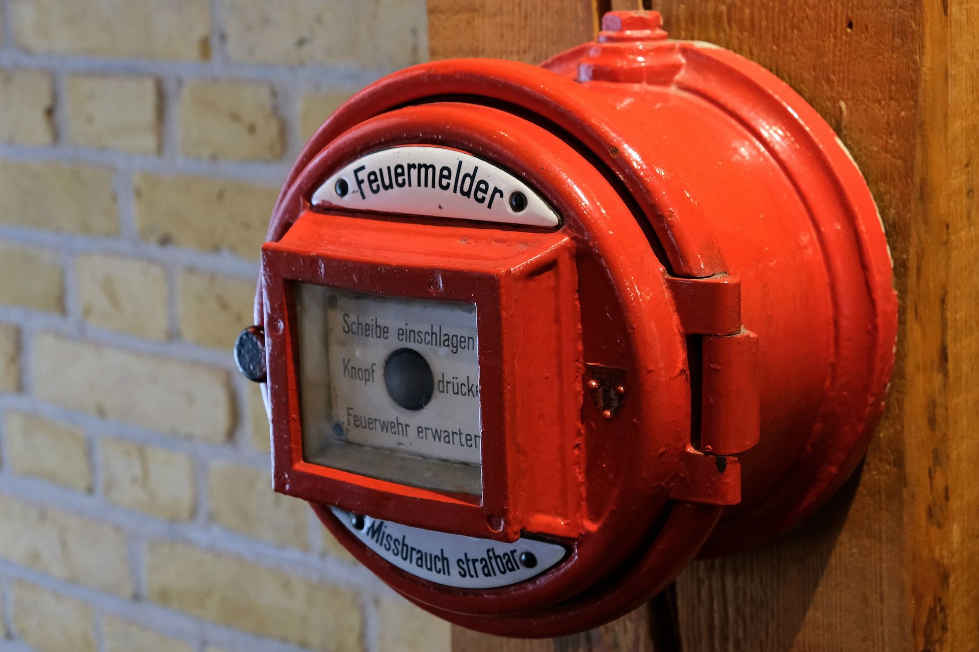 What Are the Key Components of a Modern Fire Alarm System?